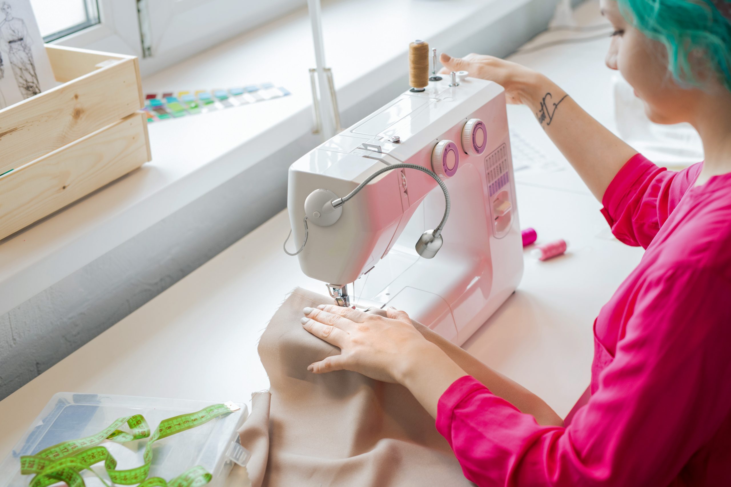 Daylight Sewing Machine Lamp - Franklins Group Limited